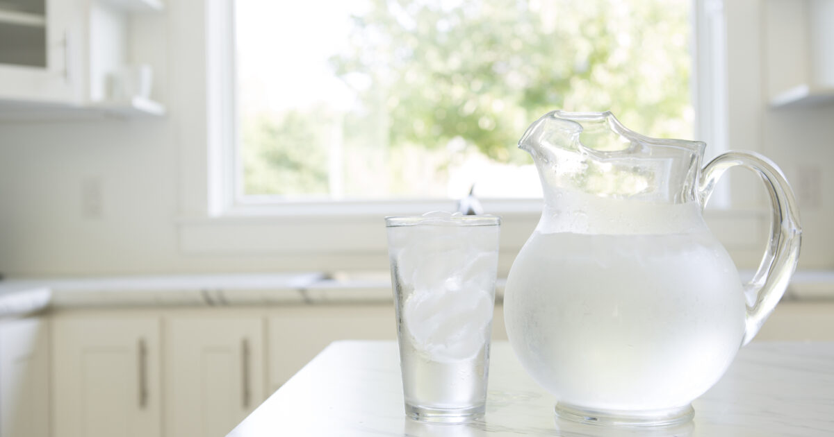 Keep water in your refrigerator – save water AND energy! - Sustainability